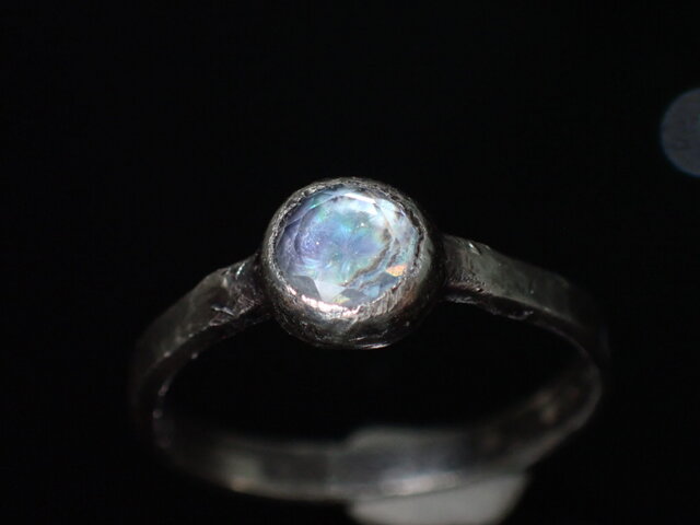 【小鳥屋オリジナル商品】ポルキカット・人工ダイヤモンド×アヴァロンシェル・シルバーリング【みなもちゃん】 | iichi 日々の暮らしを心地よくするハンドメイドやアンティークのマーケットプレイス