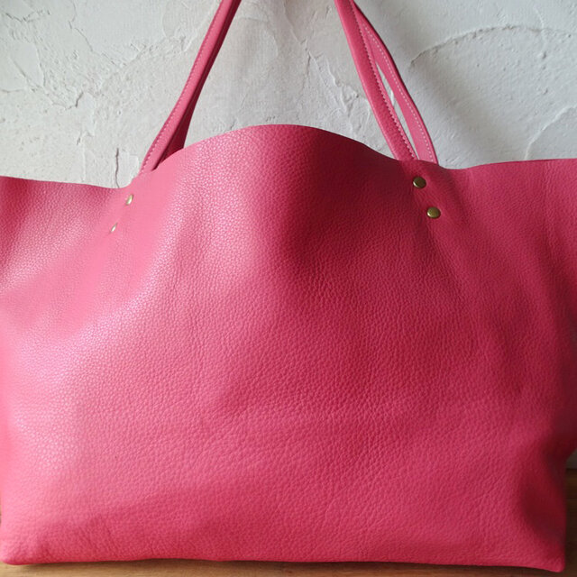 【期間限定】フニャ 軽量 ソフトシュリンク 肩がけ 本革 ハンドメイド875 | iichi 日々の暮らしを心地よくするハンドメイドやアンティークのマーケットプレイス