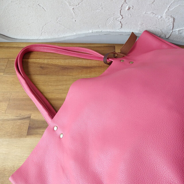 【期間限定】フニャ 軽量 ソフトシュリンク 肩がけ 本革 ハンドメイド875 | iichi 日々の暮らしを心地よくするハンドメイドやアンティークのマーケットプレイス