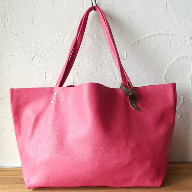 【期間限定】フニャ 軽量 ソフトシュリンク 肩がけ 本革 ハンドメイド875 | iichi 日々の暮らしを心地よくするハンドメイドやアンティークのマーケットプレイス