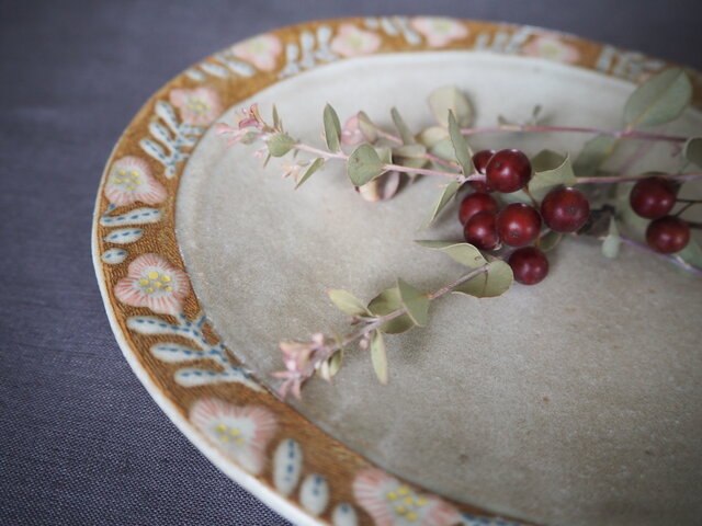 楕円皿 『Floral Pattern』 | iichi 日々の暮らしを心地よくするハンドメイドやアンティークのマーケットプレイス