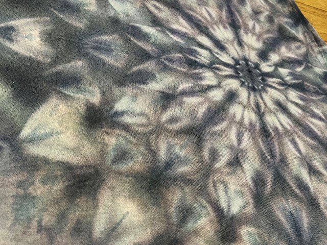 タイダイ染め 新型ヘンリーネック長袖ワンピース 美しい薄墨桜の大曼荼羅 HD20-10 | iichi 日々の暮らしを心地よくするハンドメイドやアンティークのマーケットプレイス