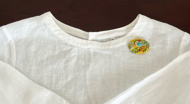 ことりと草花の刺繍ブローチ(botanical） | iichi 日々の暮らしを心地よくするハンドメイドやアンティークのマーケットプレイス