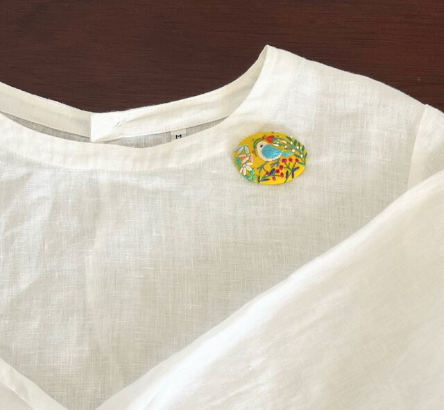 ことりと草花の刺繍ブローチ(botanical） | iichi 日々の暮らしを心地よくするハンドメイドやアンティークのマーケットプレイス