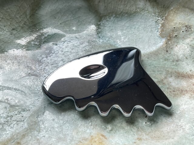 テラヘルツ鉱石かっさ カッサーラ | iichi 日々の暮らしを心地よくするハンドメイドやアンティークのマーケットプレイス