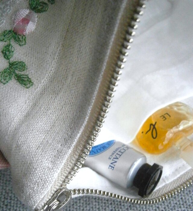 花刺繡lace×linen pouch | iichi 日々の暮らしを心地よくするハンドメイドやアンティークのマーケットプレイス