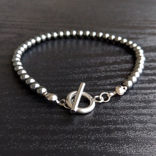 ヘマタイト ブレスレット サージカルステンレス・パーツ使用 18 cm # 17 | iichi 日々の暮らしを心地よくするハンドメイドやアンティークのマーケットプレイス