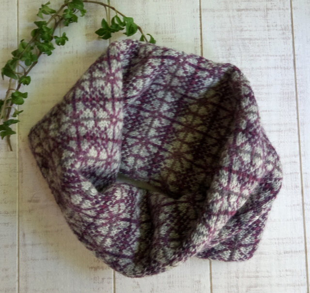 フェアアイル スヌード C | iichi 日々の暮らしを心地よくするハンドメイドやアンティークのマーケットプレイス