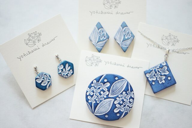 陶土の草花ネックレス : : : 1226 | iichi 日々の暮らしを心地よくするハンドメイドやアンティークのマーケットプレイス