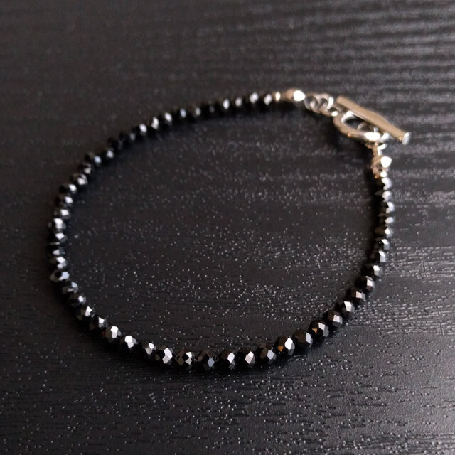 ブラックスピネル ブレスレット サージカルステンレス・パーツ使用 16 cm # 19 | iichi 日々の暮らしを心地よくするハンドメイドやアンティークのマーケットプレイス