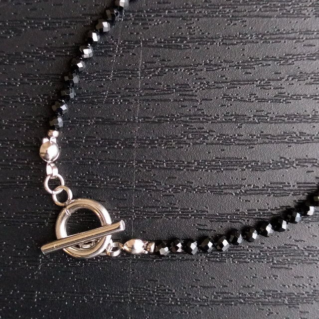 ブラックスピネル ブレスレット サージカルステンレス・パーツ使用 16 cm # 19 | iichi 日々の暮らしを心地よくするハンドメイドやアンティークのマーケットプレイス