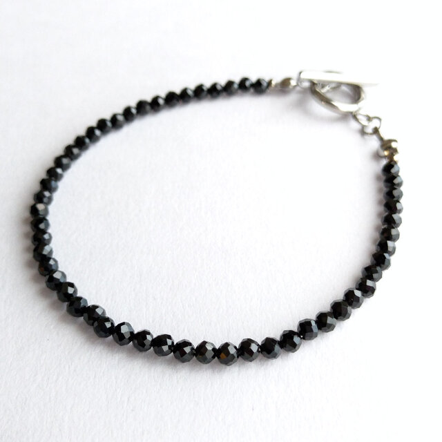 ブラックスピネル ブレスレット サージカルステンレス・パーツ使用 16 cm # 19 | iichi 日々の暮らしを心地よくするハンドメイドやアンティークのマーケットプレイス