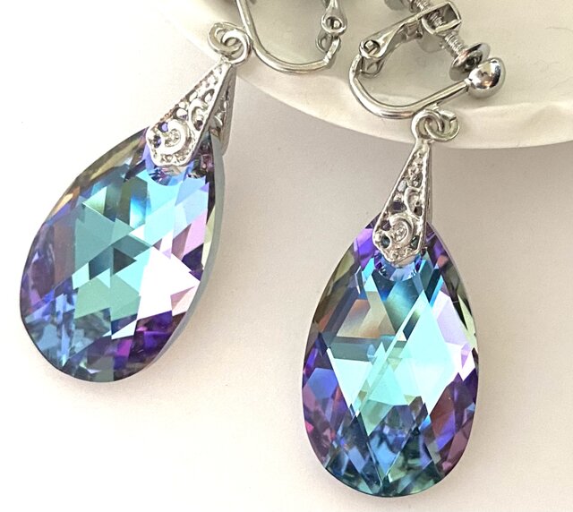 【稀少 大粒 スワロフスキー クリスタルヴィトレイルライト 28mm 雫のイヤリング】 | iichi 日々の暮らしを心地よくするハンドメイドやアンティークのマーケットプレイス