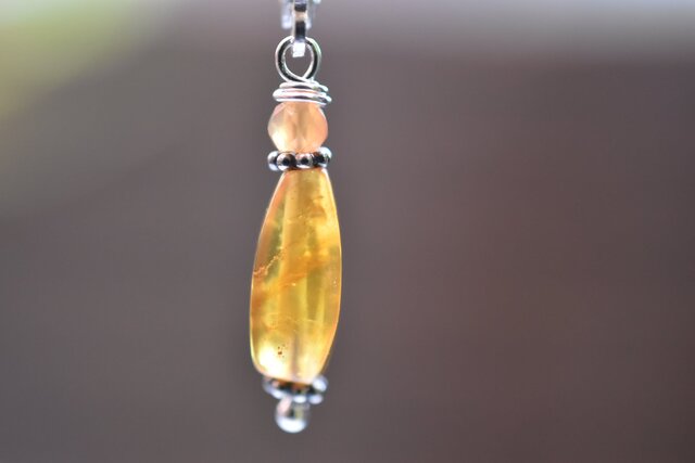 琥珀★amber シルバーピアス1189 | iichi 日々の暮らしを心地よくするハンドメイドやアンティークのマーケットプレイス