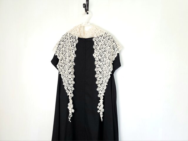 「S様専用オーダー品」コットンレースの三角ストール♧生成 | iichi 日々の暮らしを心地よくするハンドメイドやアンティークのマーケットプレイス