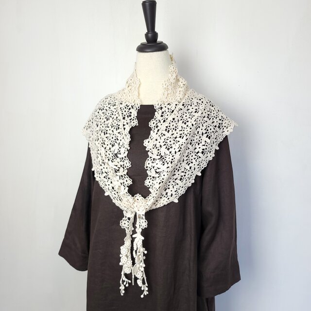 「S様専用オーダー品」コットンレースの三角ストール♧生成 | iichi 日々の暮らしを心地よくするハンドメイドやアンティークのマーケットプレイス