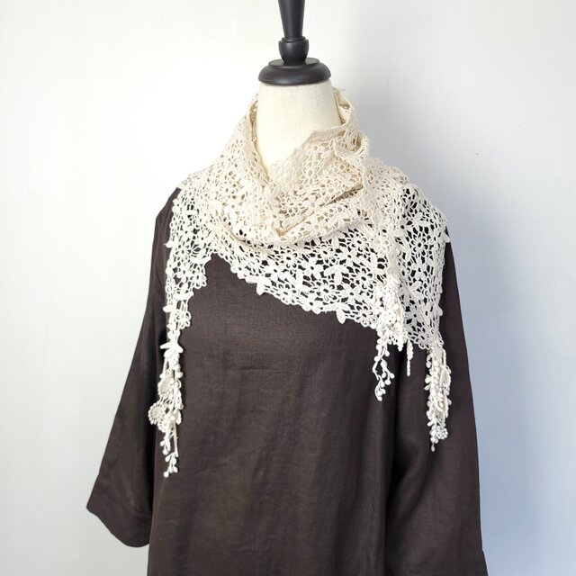 「S様専用オーダー品」コットンレースの三角ストール♧生成 | iichi 日々の暮らしを心地よくするハンドメイドやアンティークのマーケットプレイス