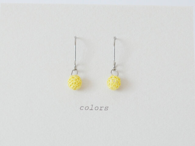 colors 彩りyellow フック ピアス | iichi 日々の暮らしを心地よくするハンドメイドやアンティークのマーケットプレイス