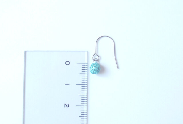 colors 彩りblue フック ピアス | iichi 日々の暮らしを心地よくするハンドメイドやアンティークのマーケットプレイス