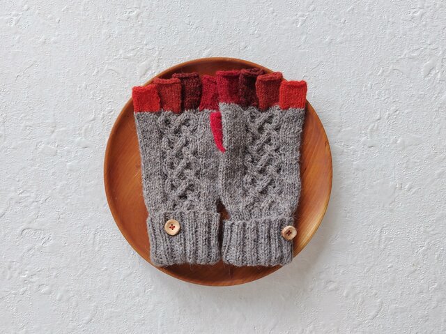 2way五本指手袋＊Lulu ＊grayish brown/strawberry | iichi 日々の暮らしを心地よくするハンドメイドやアンティークのマーケットプレイス