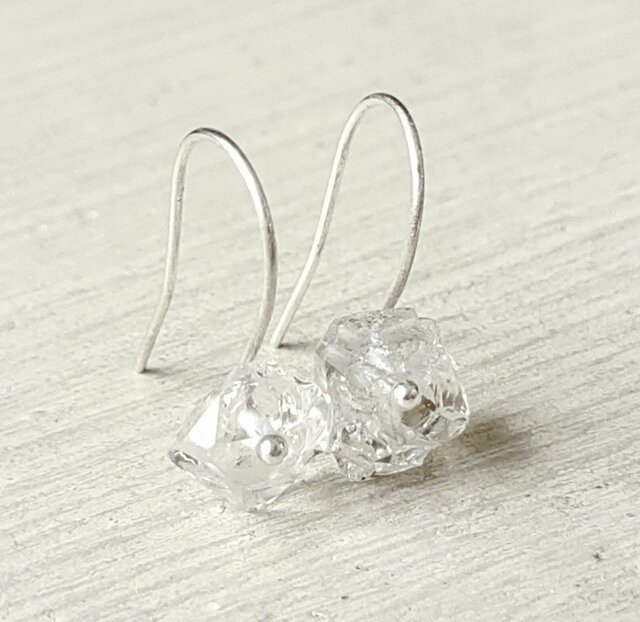 ハーキマークォーツ＊925 hook pierce | iichi 日々の暮らしを心地よくするハンドメイドやアンティークのマーケットプレイス