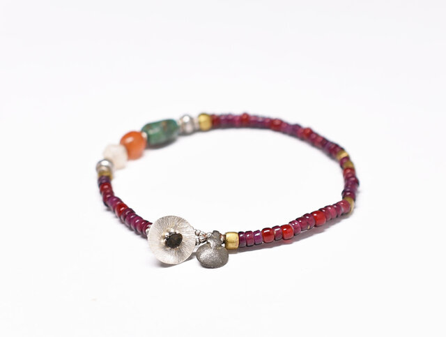 oldチベタンターコイズとミゾーラムカーネリアン、古代瑪瑙、oldオリッサブラス、葡萄色ホワイトハーツのブレス | iichi 日々の暮らしを心地よくするハンドメイドやアンティークのマーケットプレイス