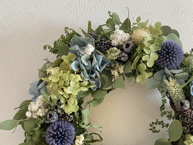 グリーンとブルーの爽やかリース2 | iichi 日々の暮らしを心地よくするハンドメイドやアンティークのマーケットプレイス