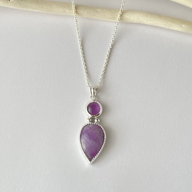 アメジストとハックマナイトのシルバーペンダント | iichi 日々の暮らしを心地よくするハンドメイドやアンティークのマーケットプレイス