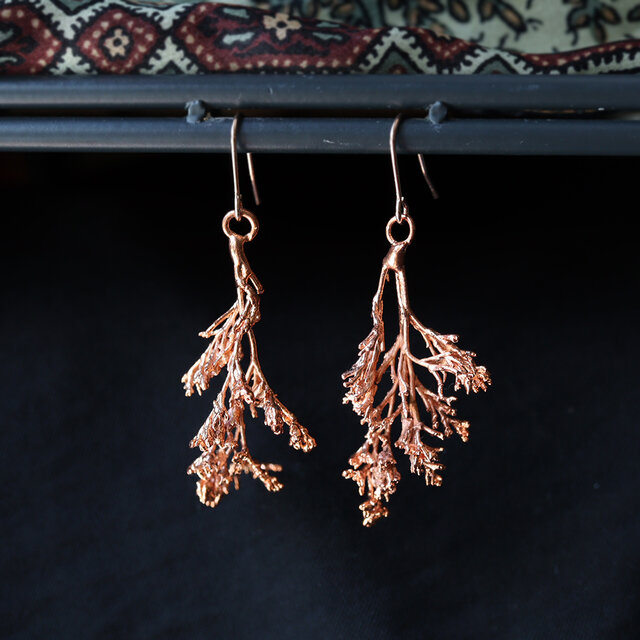 スターチス・カスピアのお花ピアス | iichi 日々の暮らしを心地よくするハンドメイドやアンティークのマーケットプレイス