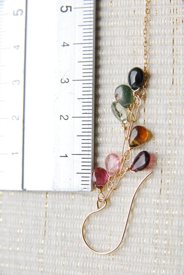 トルマリンペアシェイプの秋風のピアス 14kgf | iichi 日々の暮らしを心地よくするハンドメイドやアンティークのマーケットプレイス