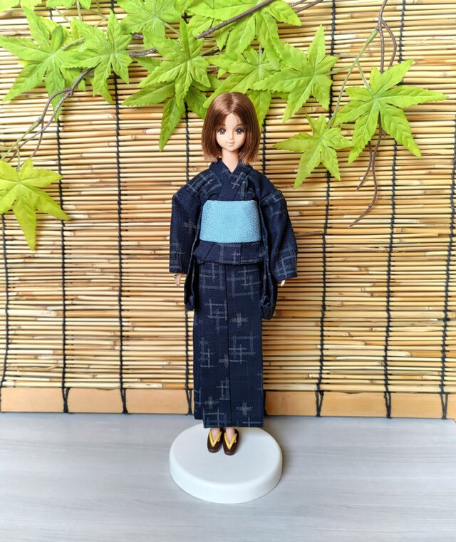 「蒼のイゲタ〈ネイビー・ブルー〉」27cmドール浴衣 | iichi 日々の暮らしを心地よくするハンドメイドやアンティークのマーケットプレイス
