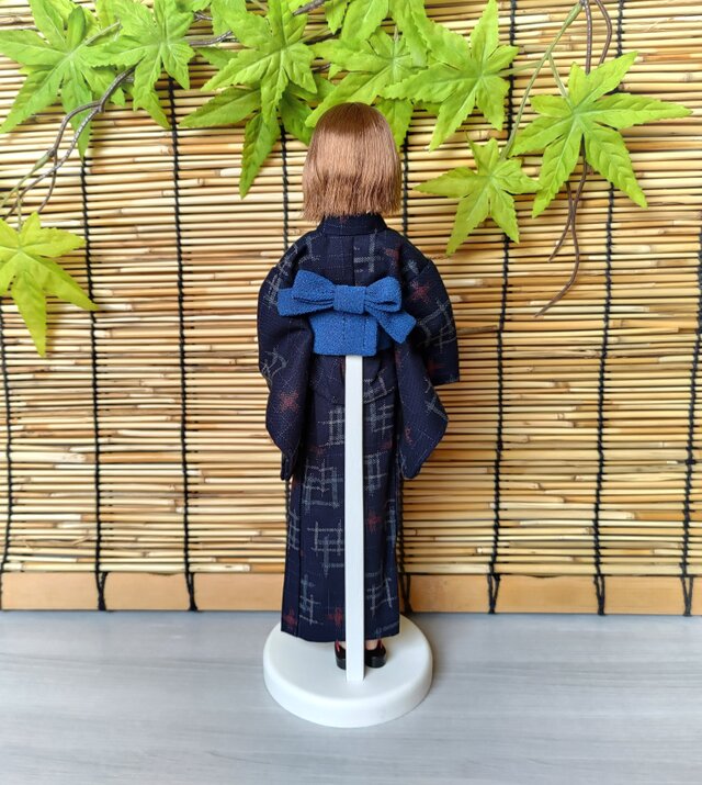 「蒼のイゲタ〈ダーク・ブルー〉」27cmドール浴衣 | iichi 日々の暮らしを心地よくするハンドメイドやアンティークのマーケットプレイス