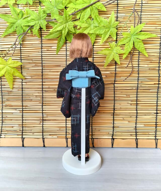 「蒼のイゲタ〈ブラック・ブルー〉」27cmドール浴衣 | iichi 日々の暮らしを心地よくするハンドメイドやアンティークのマーケットプレイス