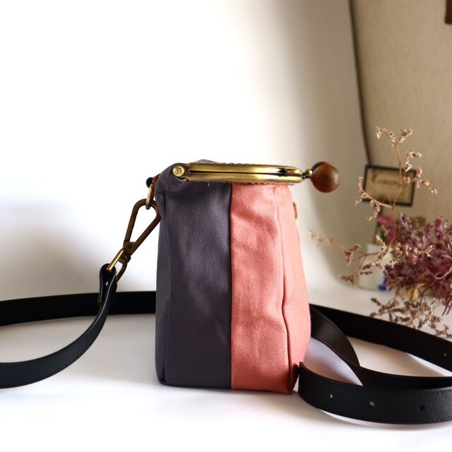 "ojigiシリーズ"ショルダーバッグ【グレー&モスピンク】Mサイズ くし形20cm | iichi 日々の暮らしを心地よくするハンドメイドやアンティークのマーケットプレイス