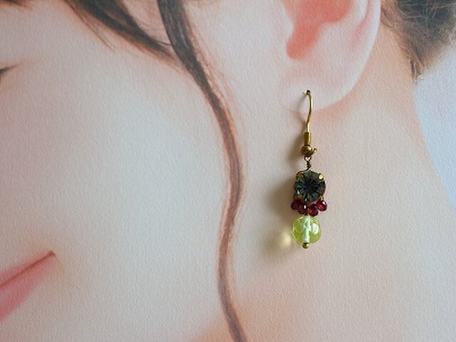 ビジュー＊ガーネット＊イヤリング＊no.535 | iichi 日々の暮らしを心地よくするハンドメイドやアンティークのマーケットプレイス