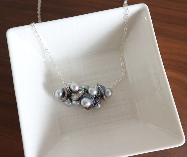 グレーパールのベリーネックレス sterling silver | iichi 日々の暮らしを心地よくするハンドメイドやアンティークのマーケットプレイス