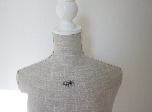 グレーパールのベリーネックレス sterling silver | iichi 日々の暮らしを心地よくするハンドメイドやアンティークのマーケットプレイス