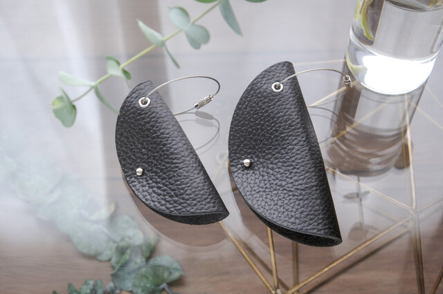 《GRATIA》Circle Keycase Regular ブラック | iichi 日々の暮らしを心地よくするハンドメイドやアンティークのマーケットプレイス