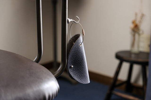 《GRATIA》Circle Keycase Regular ブラック | iichi 日々の暮らしを心地よくするハンドメイドやアンティークのマーケットプレイス