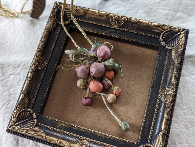 布花 木の実のネックレス（大）～サーモンピンク / 0077 | iichi 日々の暮らしを心地よくするハンドメイドやアンティークのマーケットプレイス