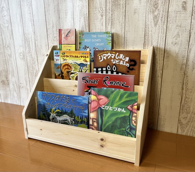 【4段】表紙の見える絵本棚 絵本棚 マガジンラック 教具棚 家具 コミック ~ ㊤ミディアム ~ 60 | iichi 日々の暮らしを心地よくするハンドメイドやアンティークのマーケットプレイス
