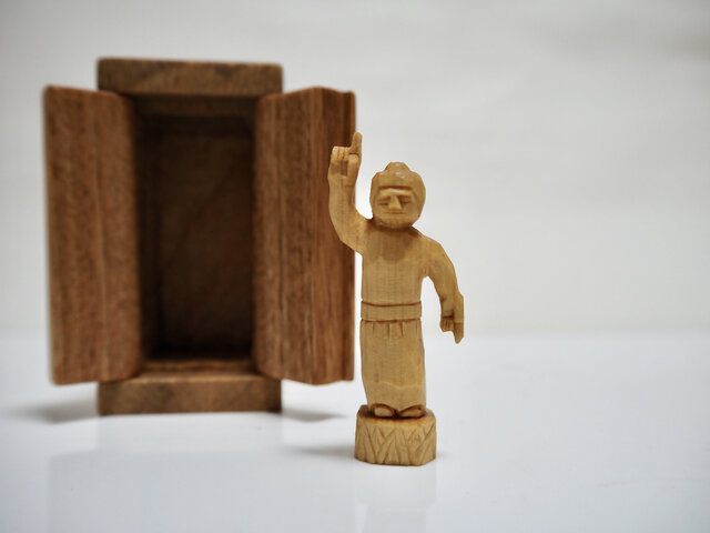 厨子入誕生仏 | iichi 日々の暮らしを心地よくするハンドメイドやアンティークのマーケットプレイス