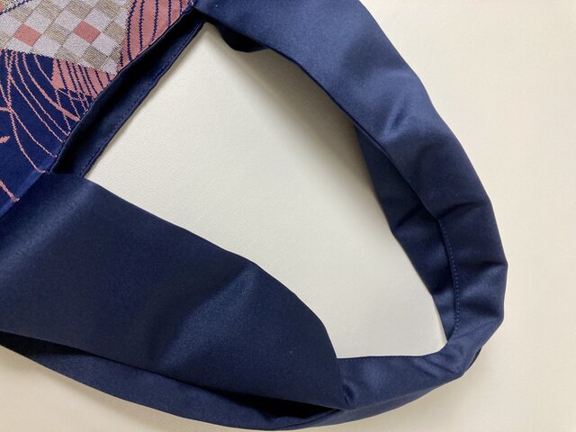 夜空を飛ぶツバメのバッグ | iichi 日々の暮らしを心地よくするハンドメイドやアンティークのマーケットプレイス