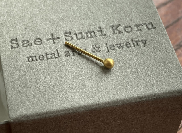 K24純金 マット加工・丸玉スタッドピアス K24 Round Ball Stud（片耳分～） K24 釈迦玉ピアス | iichi 日々の暮らしを心地よくするハンドメイドやアンティークの ...