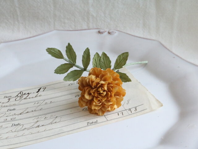 布花 マリーゴールドブローチ 949 | iichi 日々の暮らしを心地よくするハンドメイドやアンティークのマーケットプレイス