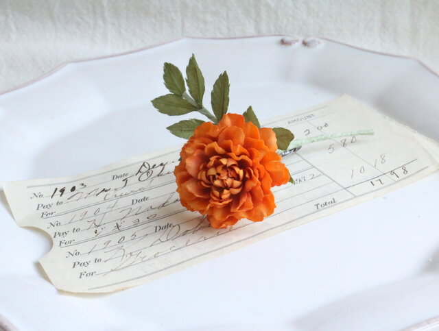 布花 マリーゴールドブローチ 950 | iichi 日々の暮らしを心地よくするハンドメイドやアンティークのマーケットプレイス