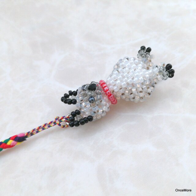【現品限り】ビーズ編みシャム猫の根付け・帯飾り | iichi 日々の暮らしを心地よくするハンドメイドやアンティークのマーケットプレイス