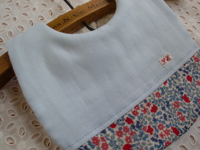 PURE*スタイ*Wガーゼブルー＆綿麻リバティEmilia’sFlowers レッド・ブルー系 | iichi 日々の暮らしを心地よくするハンドメイドやアンティークのマーケットプレイス