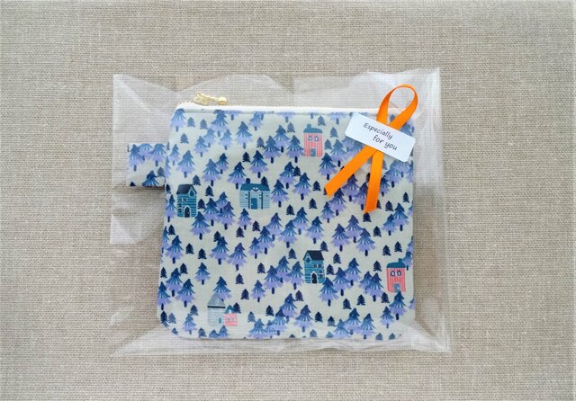 ＊キョトン猫さん＊フラットポーチ＊ファスナー18cm＊ | iichi 日々の暮らしを心地よくするハンドメイドやアンティークのマーケットプレイス