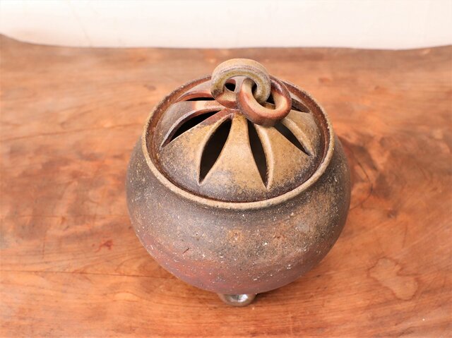 備前焼 香炉(桐箱付き) i-093 | iichi 日々の暮らしを心地よくするハンドメイドやアンティークのマーケットプレイス